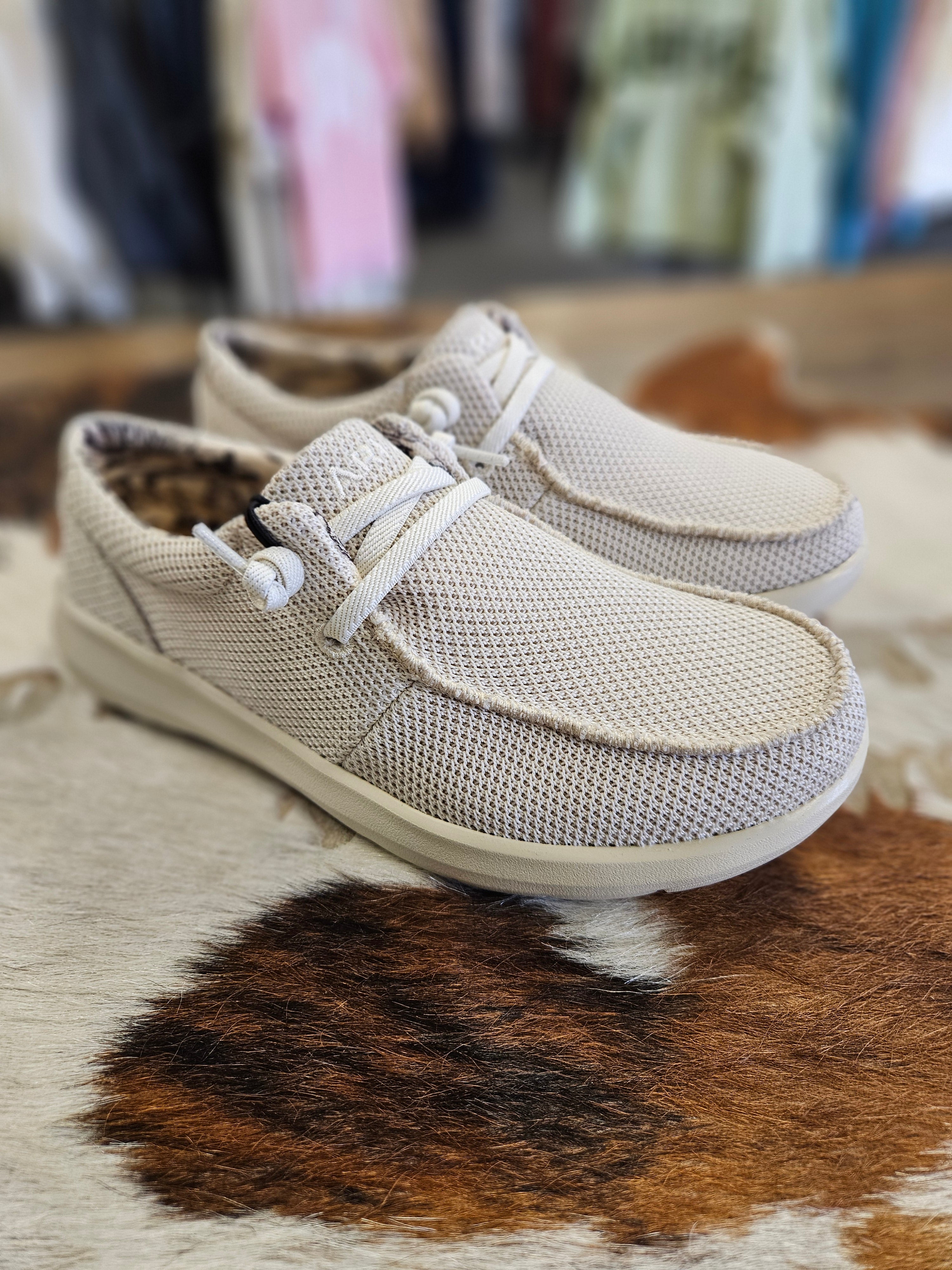 ARIAT WOMENS HILO CREAM MESH – BlueRidgeOutfitters